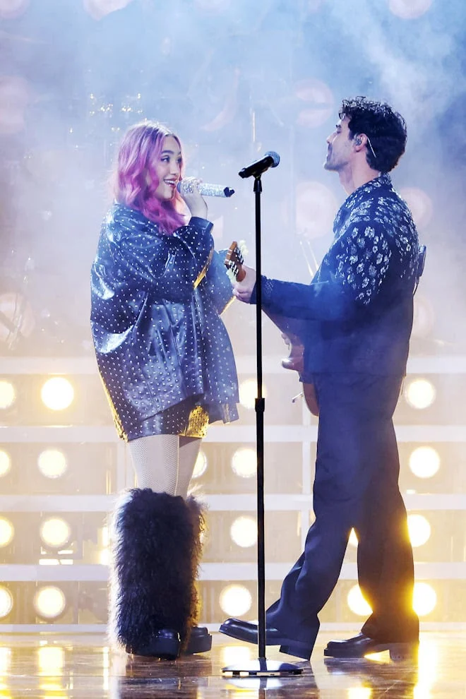 Tras su emocionante debut en Latin Grammy® Ela Taubert y Joe Jonas ...